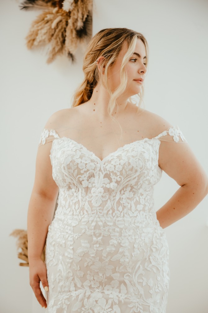Iconic Collection - Amy Plus | Pure Brides